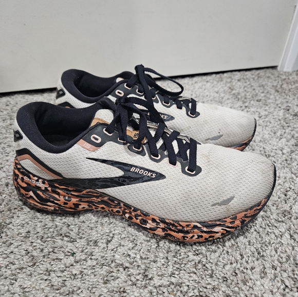 Brooks | Shoes | Brooks Running Shoes White And Black | Poshmark